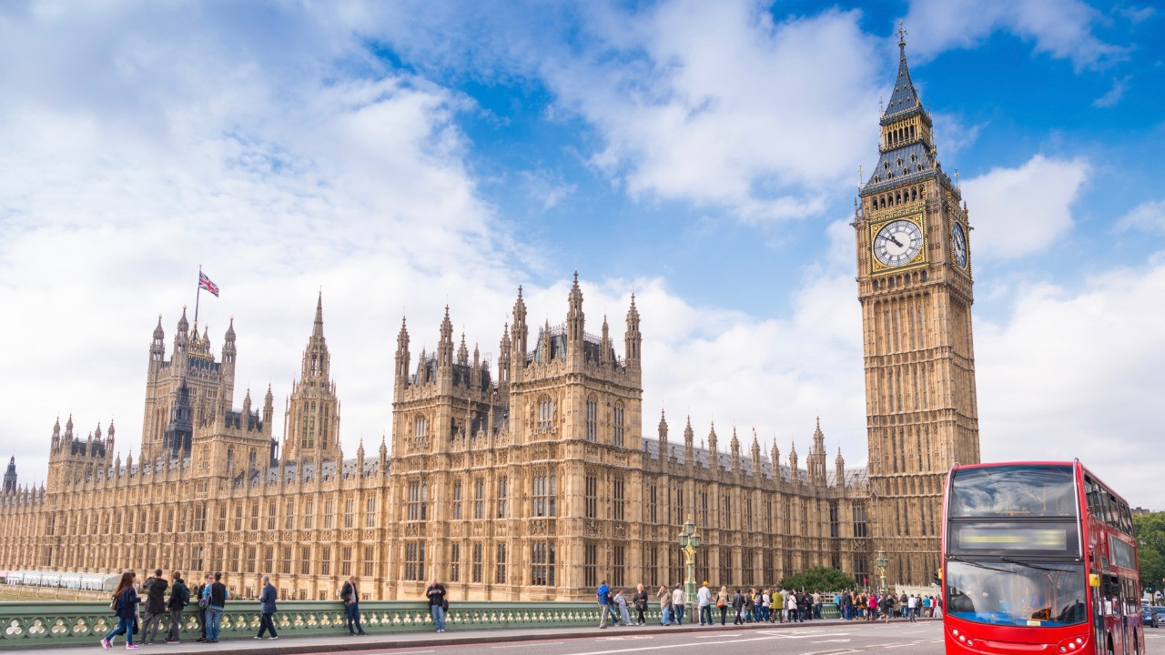 İngiltere Merkez Bankası faizi sabit tuttu